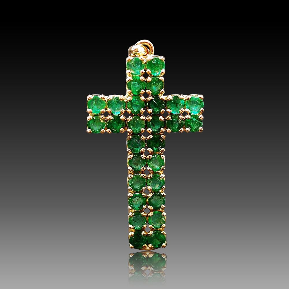 Pendentif Croix en or 18 carats et Emeraudes.