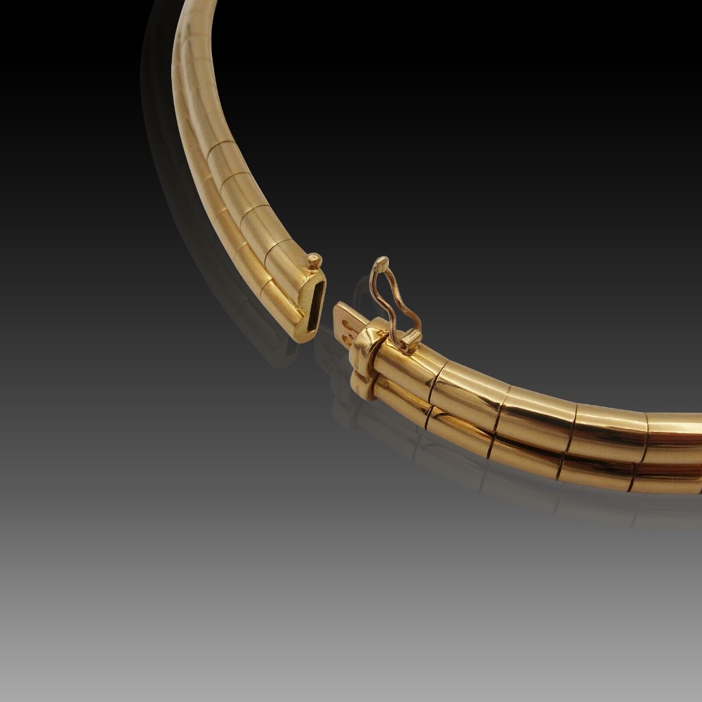 Collier "Torque" or jaune 18 cts 10.8 Cts diamants princesse et